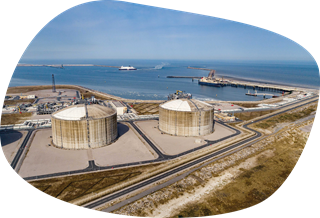 Total Realizes France's First Ship-to-Containership LNG Bunkering ...