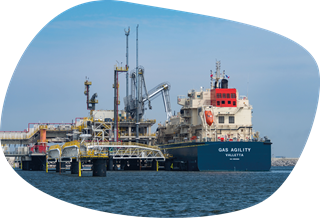 Total Realizes France's First Ship-to-Containership LNG Bunkering ...