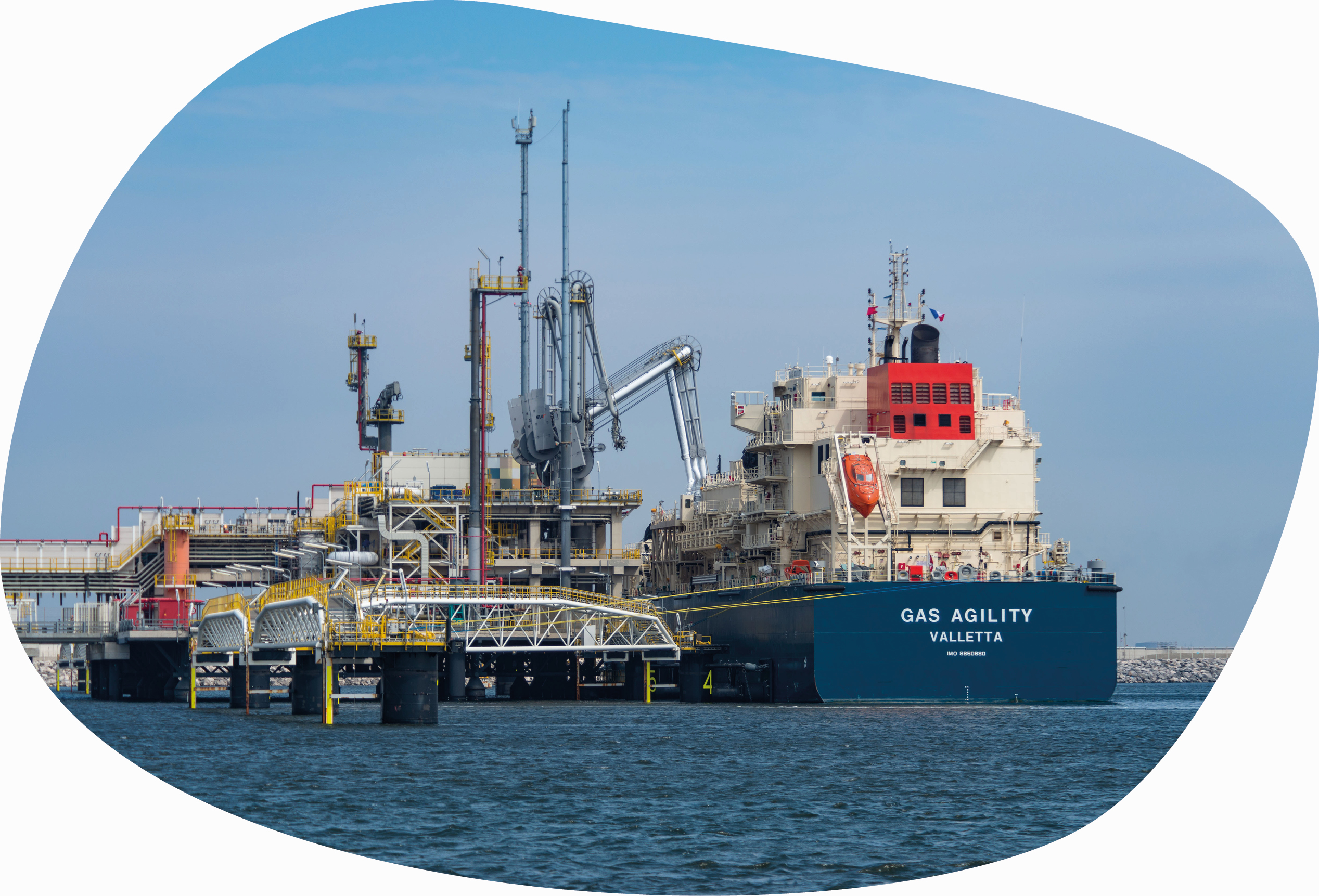 Total Realizes France's First Ship-to-Containership LNG Bunkering ...